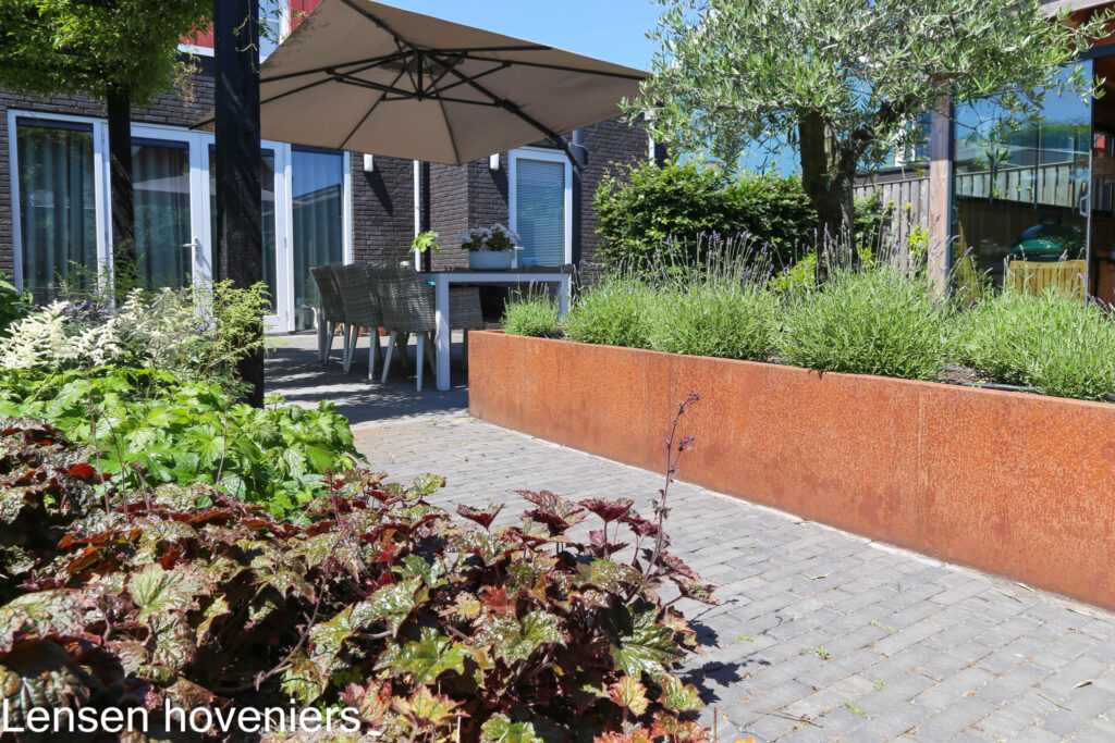 Sfeervolle moderne tuin - Lensen